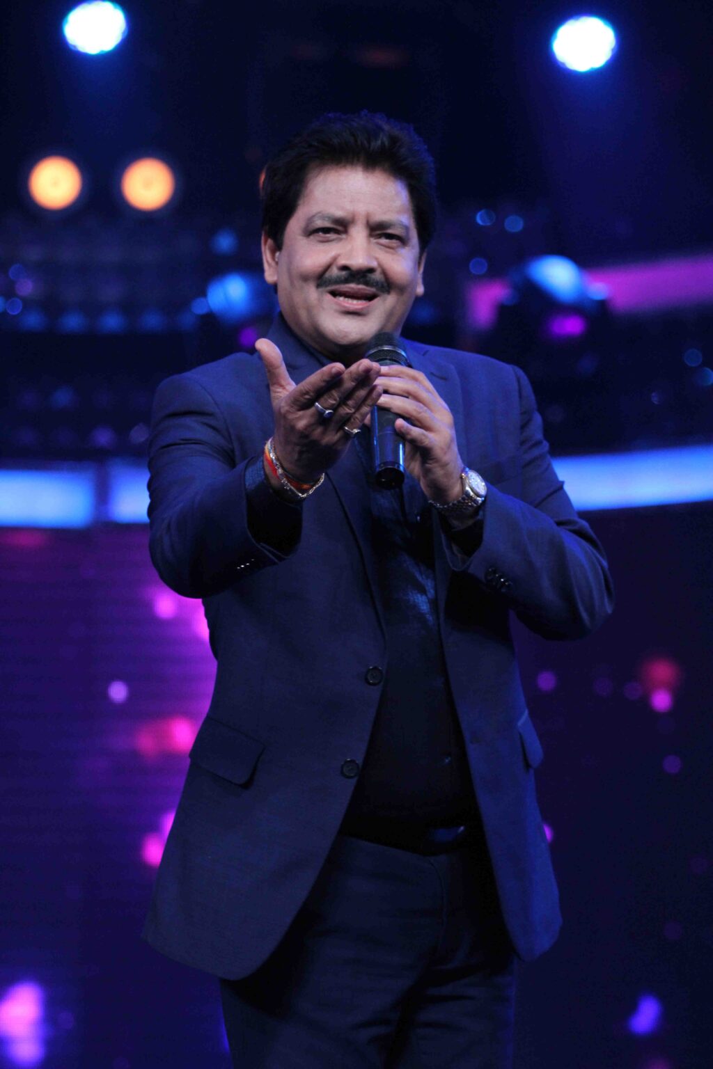 Legendary Bollywood Singer Udit Narayan's First Live Performance in ...