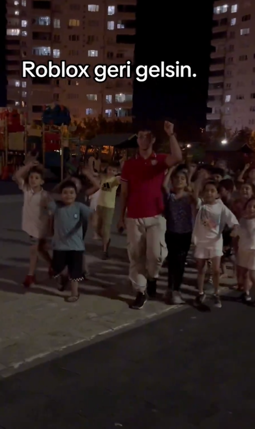 “Roblox Geri Gelsin!” - Turkish Kids Protest Roblox Ban - Wake Up Singapore