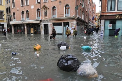 Venice is Sinking: How Residents, Tourists Navigate ‘Acqua Alta’ - Wake ...
