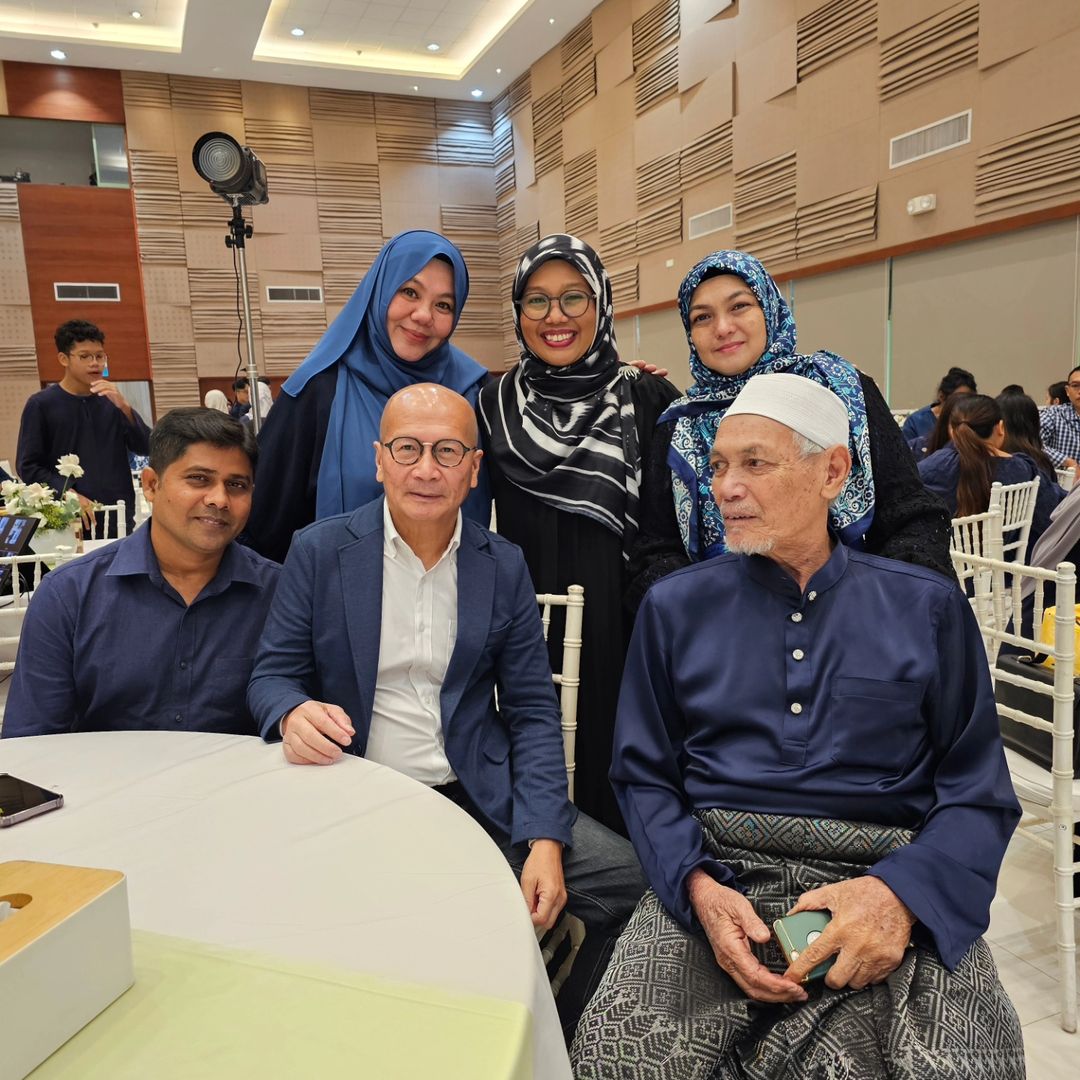 Singapore Wedding Honors Palestine, Encourages Donations via QR Code ...