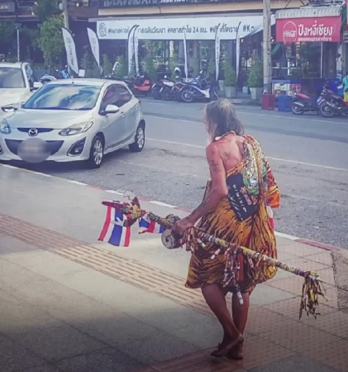 Moo Daeng: The Loyal Dog Who Waited Months for His Late Owner, Now ...