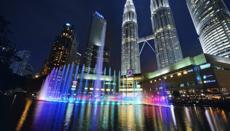 Singaporean Man’s Bag Stolen in Suria KLCC Restroom, Loses S$762 - Wake ...
