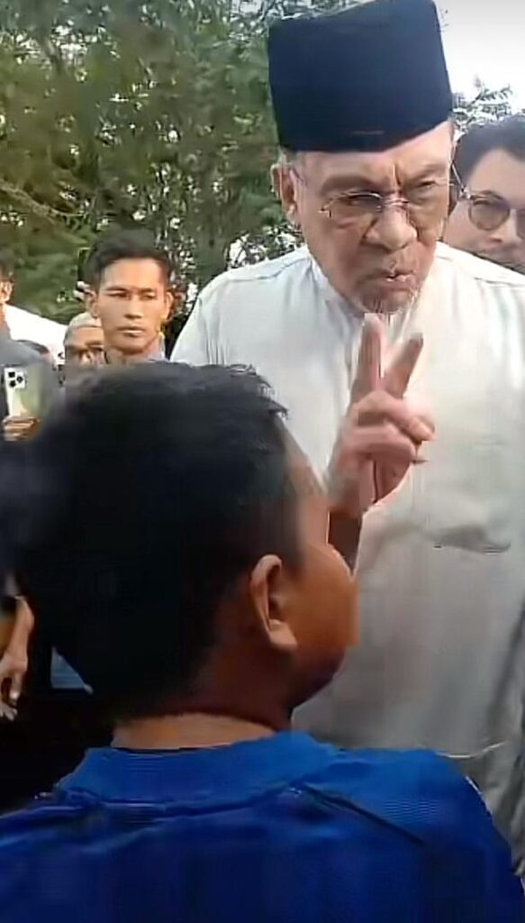 “Your Level is Different, Kid” — Young M’sian Boy Reports About His School's Broken Toilets to ...