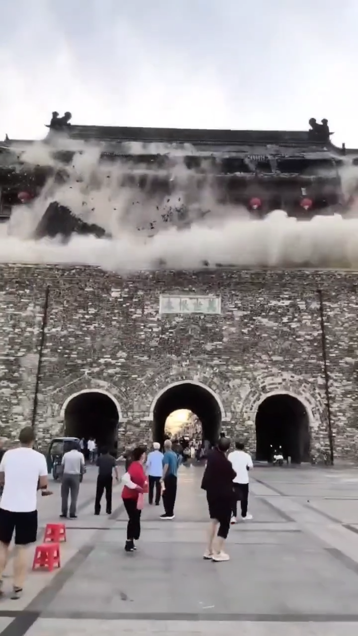 Historic Ming Dynasty Tower Roof Tiles Collapse Less Than a Year After ...