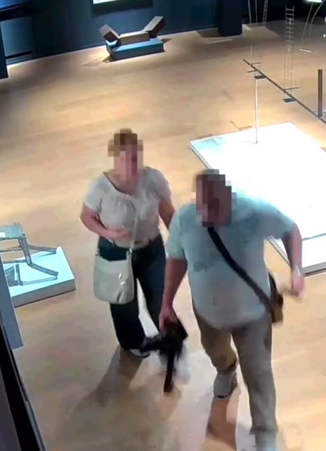 Museum Visitors Damaged “Van Gogh” Chair, Quietly Fled The Scene - Wake ...