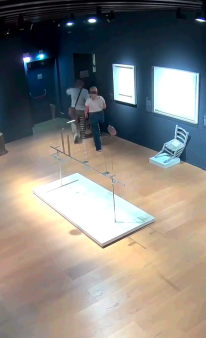 Museum Visitors Damaged “Van Gogh” Chair, Quietly Fled The Scene - Wake ...