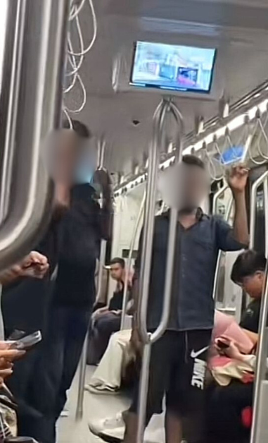 Man Begs for Help on KL LRT, Claims His Brother Sent Hitmen to Kill Him ...