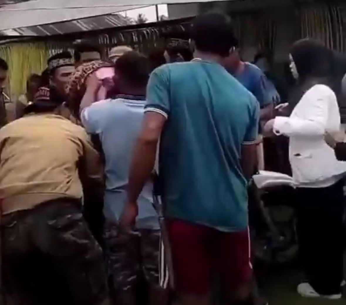 Man Transports Brother’s Corpse by Motorbike from Hospital to His Home ...