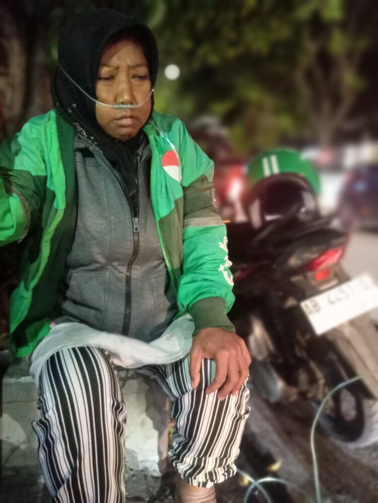 Fighting to Breathe: Mrs. Tinah Survives on Borrowed Oxygen Tanks While Working Daily - Wake Up ...