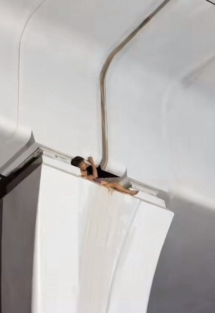 Man Rescued After Being Stuck in MRT Pillar, Now Suspected of Cable ...