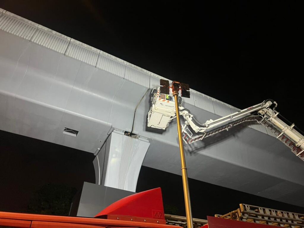 Man Rescued After Being Stuck in MRT Pillar, Now Suspected of Cable ...