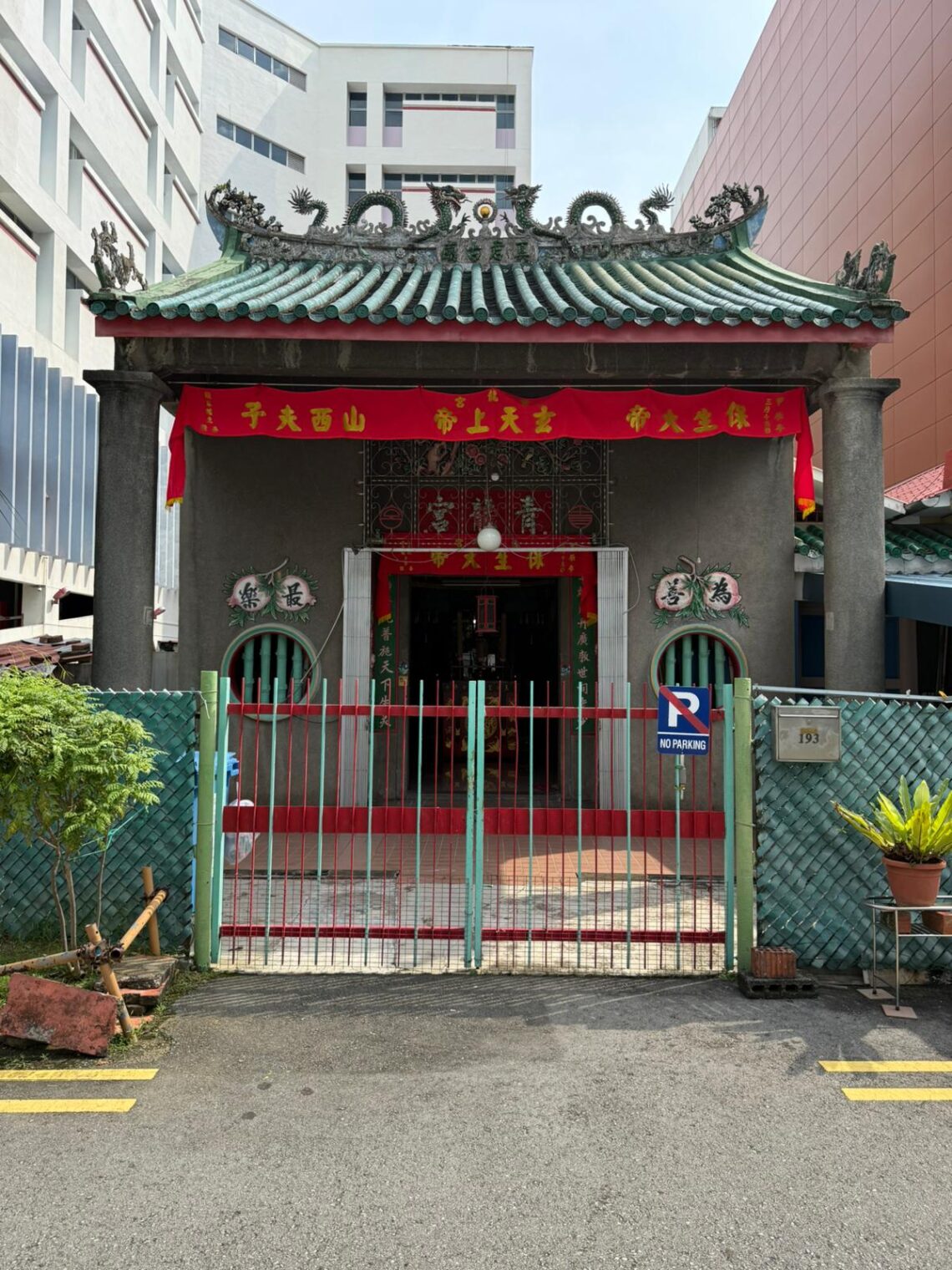Hey Lad Tour, Expert in Chinese Customs and Religions, Introduces ...