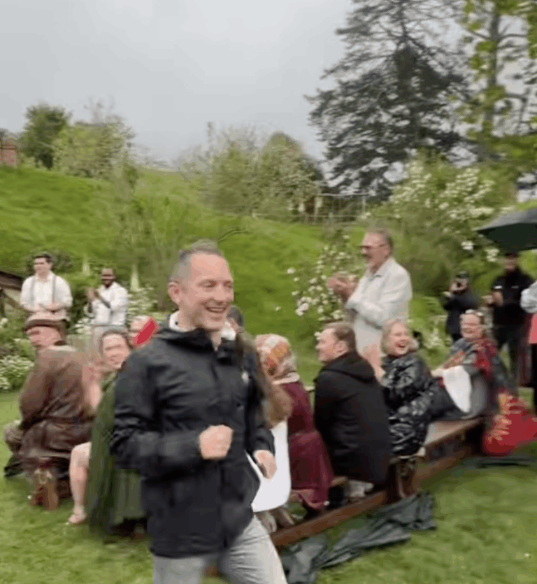 Elijah Wood Crashes Couple’s 'Lord of the Rings'-Themed Wedding in New ...