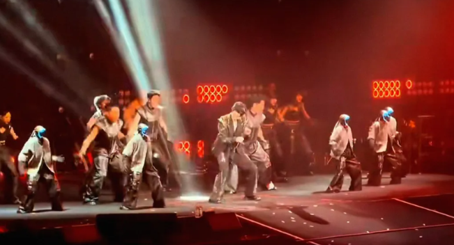 Six Humanoid Robots Surprise Audience With Perfect Dance Performance At ...