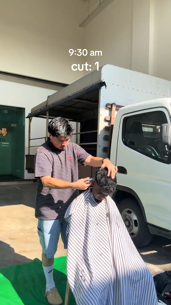 “They’re the sweetest people” — Video Shows Singapore Barber Offering ...
