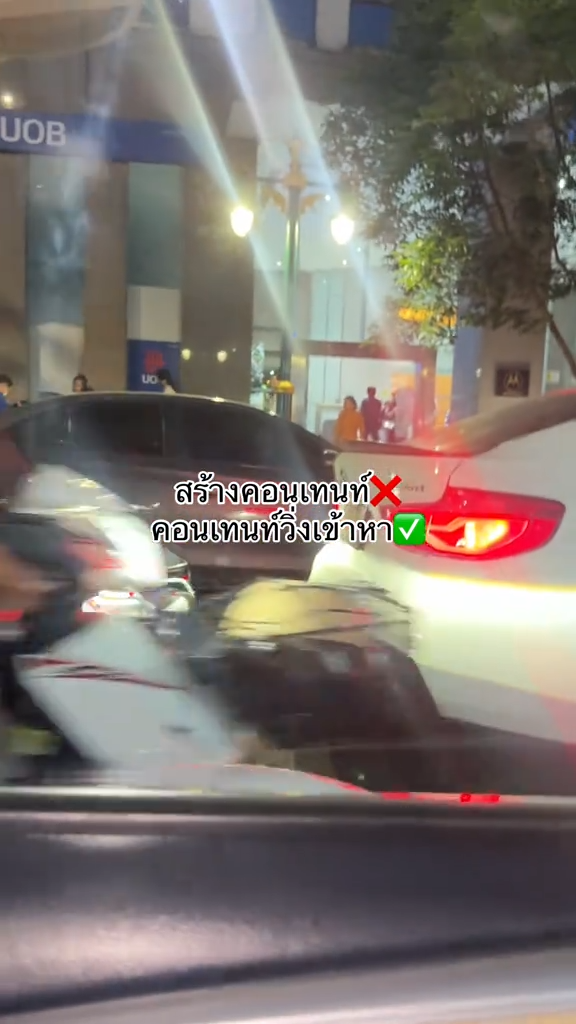 Taxi Driver Dashes to Toilet, Leaves Passengers Steering in Panic at ...